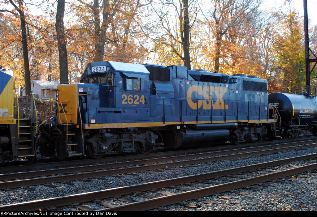 CSX GP38-2 2624 on Q418-12